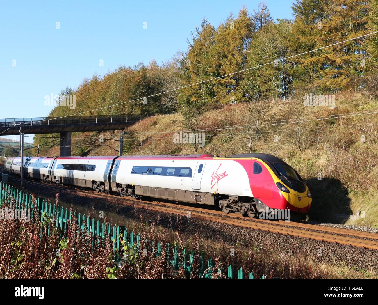 Class 390 Pendolino electric multiple unit train 390132 in Virgin West ...