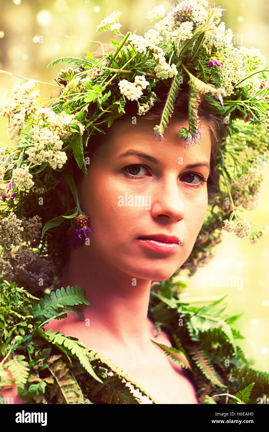 Woman wearing crown hi-res stock photography and images - Alamy