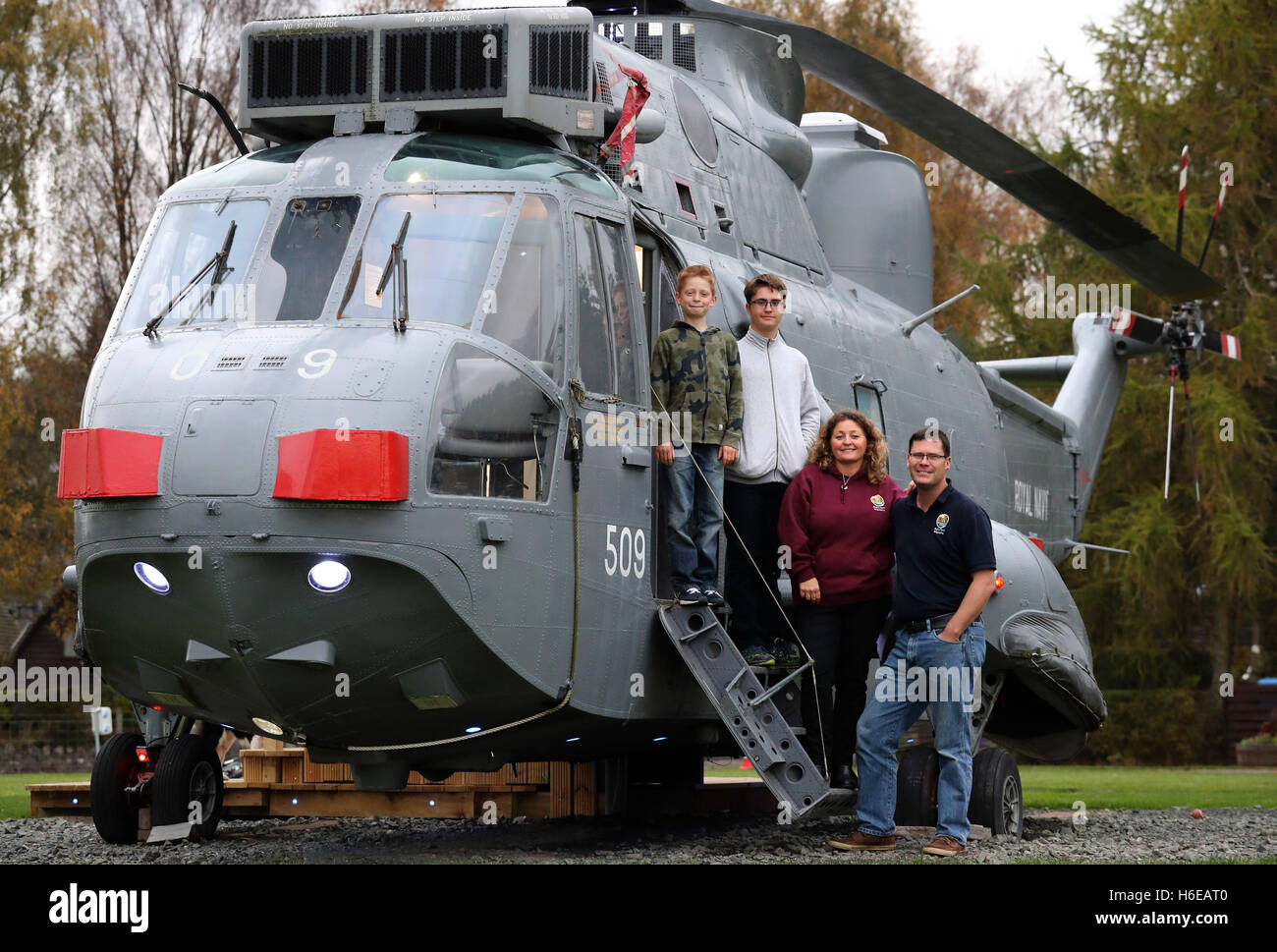 Louise and martyn steedman with their sons josh left hi-res stock ...