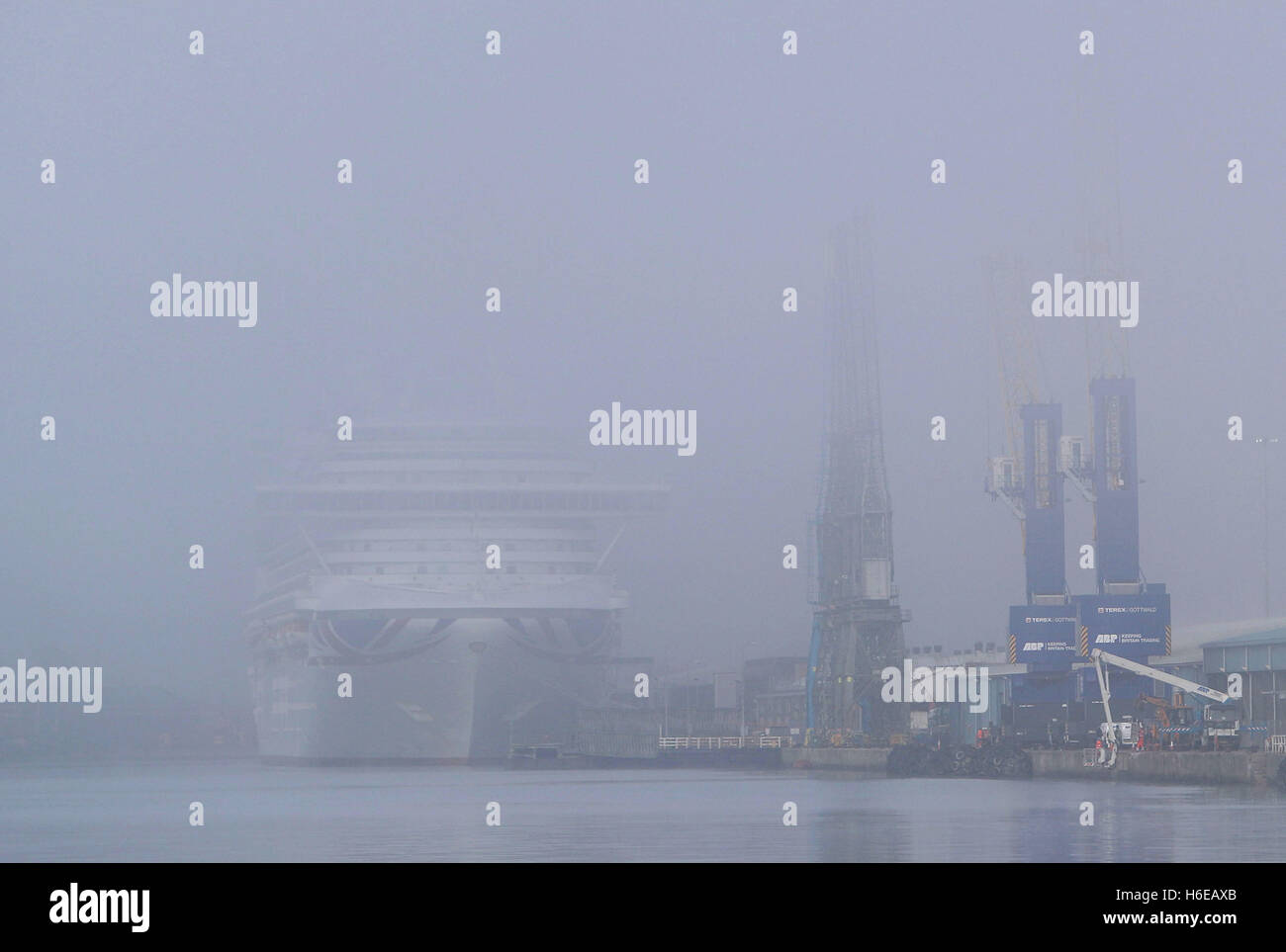 Southampton western docks hi-res stock photography and images - Alamy