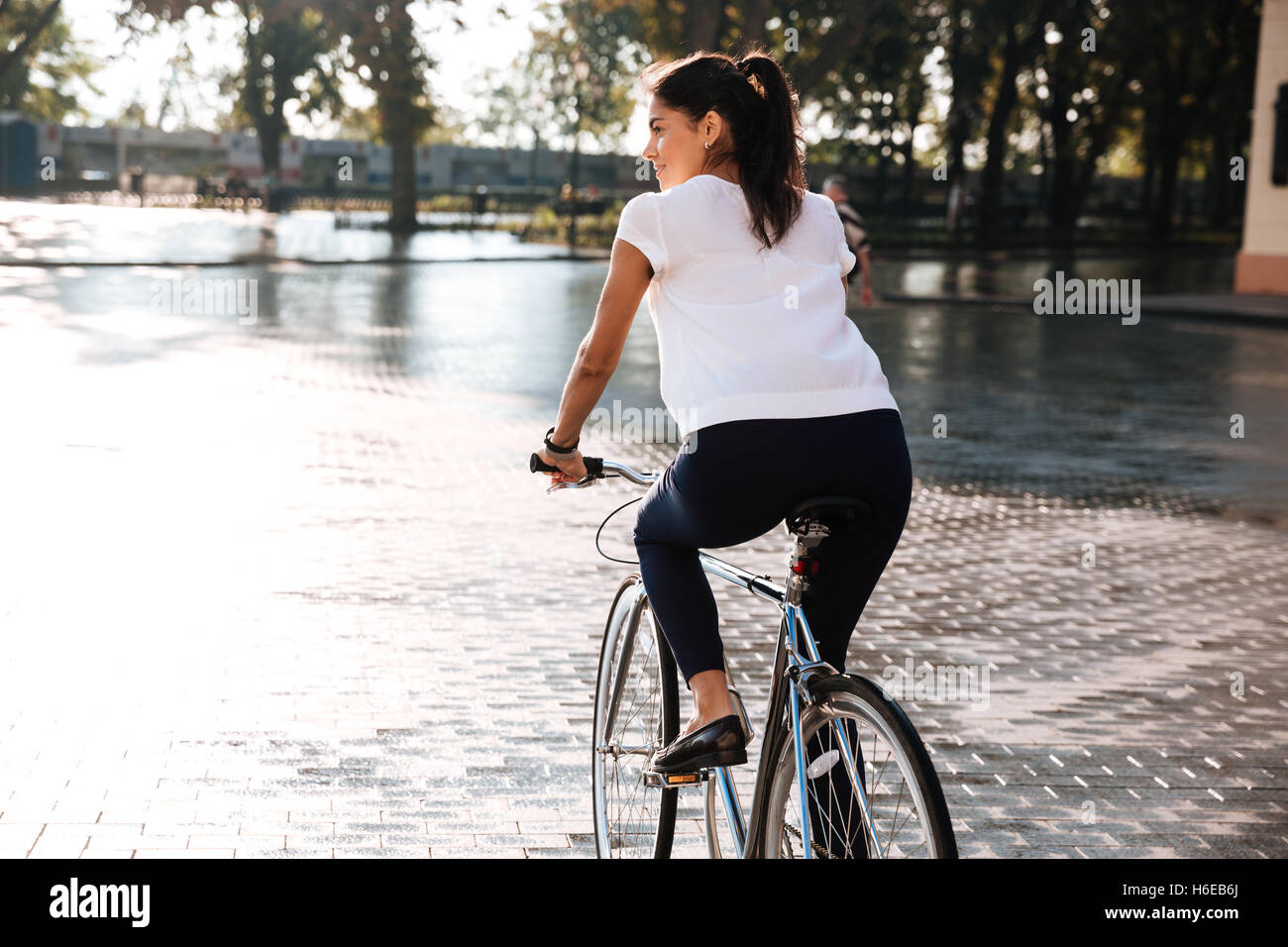 Back view of a woman with a bicycle hi-res stock photography and images ...