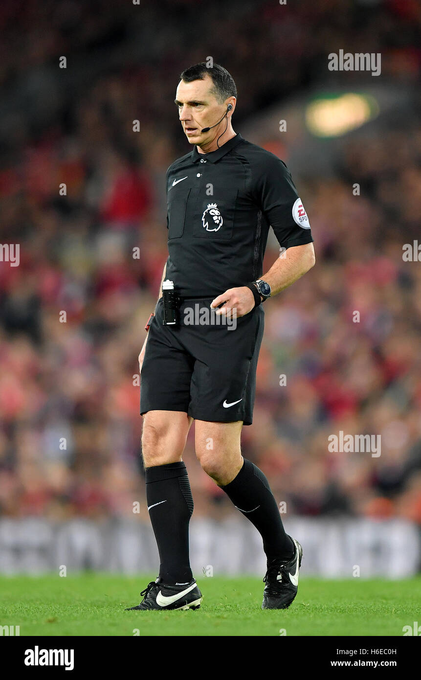 Match referee Neil Swarbrick Stock Photo - Alamy