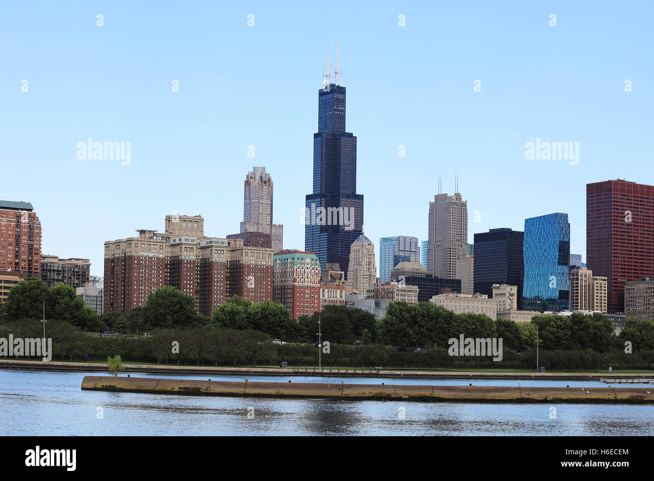 Chicago downtown buildings on sunny hi-res stock photography and images ...