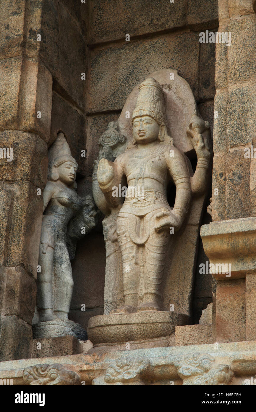 Vishnu with his consorts, niche on the western wall, Brihadisvara ...