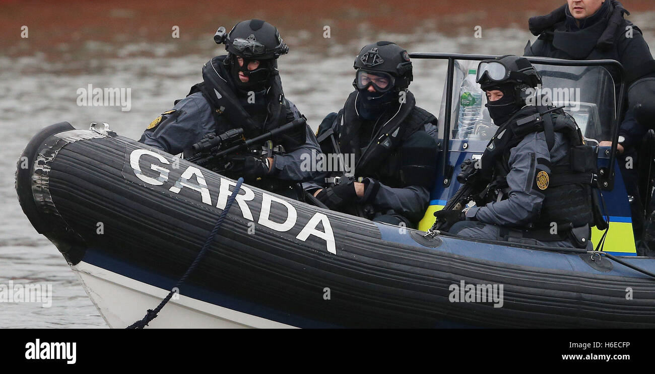 Garda armed support units hi-res stock photography and images - Alamy