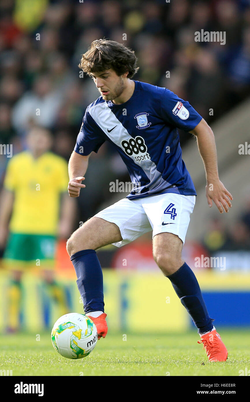 Preston North End's Ben Pearson Stock Photo - Alamy
