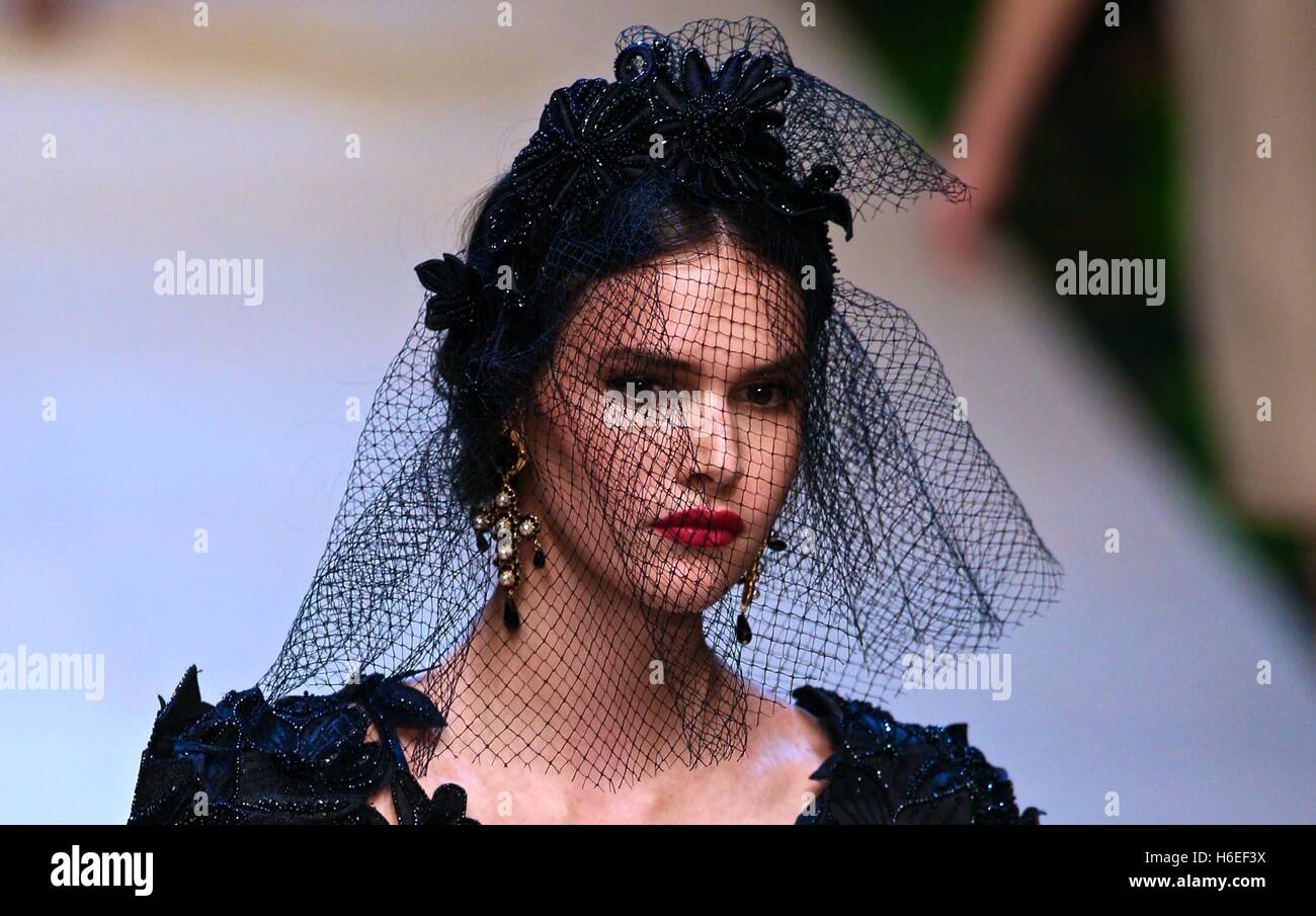 Milan Fashion Week Spring/Summer 2017 - Dolce & Gabbana - Catwalk ...