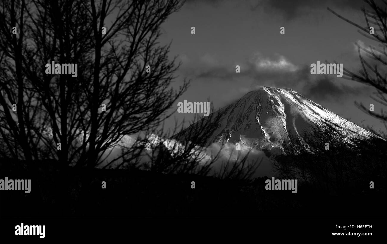Mt fuji japan Black and White Stock Photos & Images - Alamy