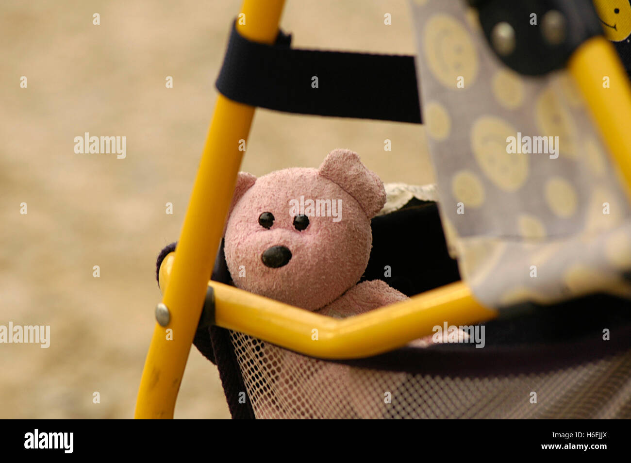 Pink teddy bear in stroller's basket Stock Photo - Alamy