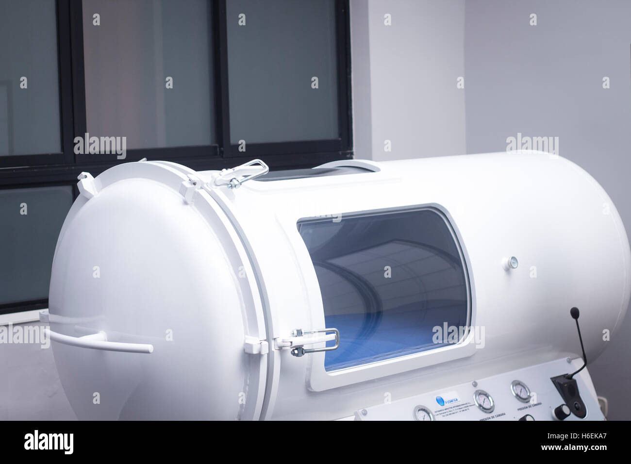 Recompression Chamber High Resolution Stock Photography and Images - Alamy