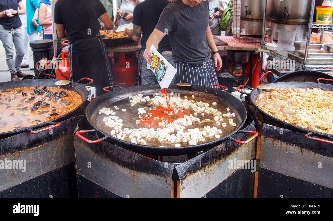 A man Cooking paella for tourists in a street stand Stock Photo - Alamy