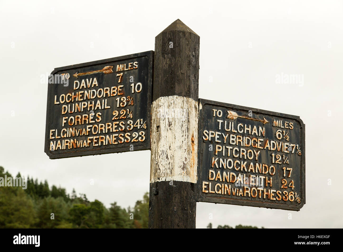 Scottish road sign hi-res stock photography and images - Alamy