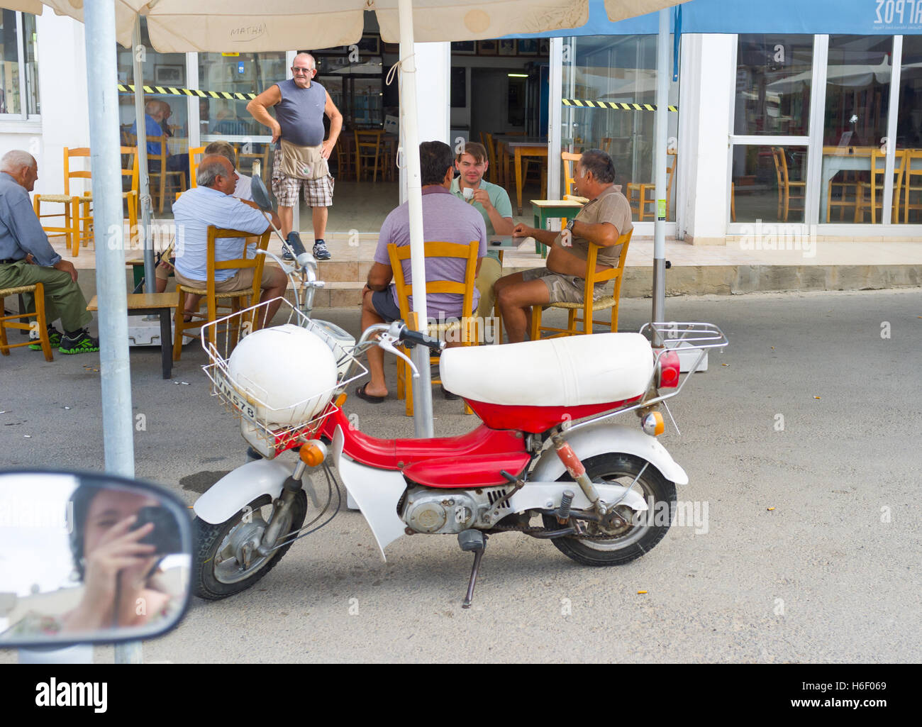 Busy cafe entrance hi-res stock photography and images - Alamy