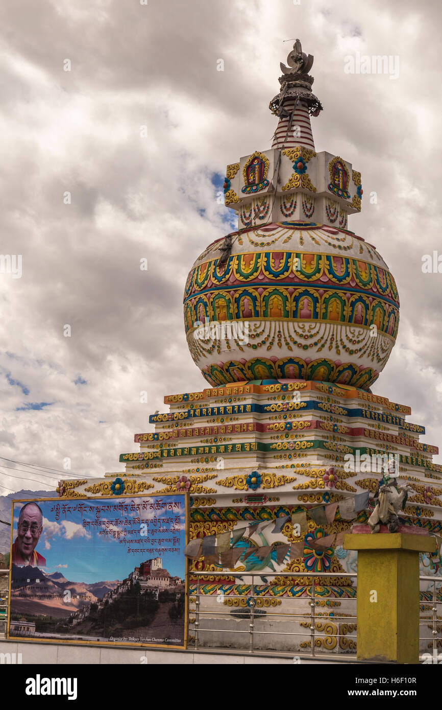 Decorated Chorten on the Srinagar-Leh highway Stock Photo - Alamy