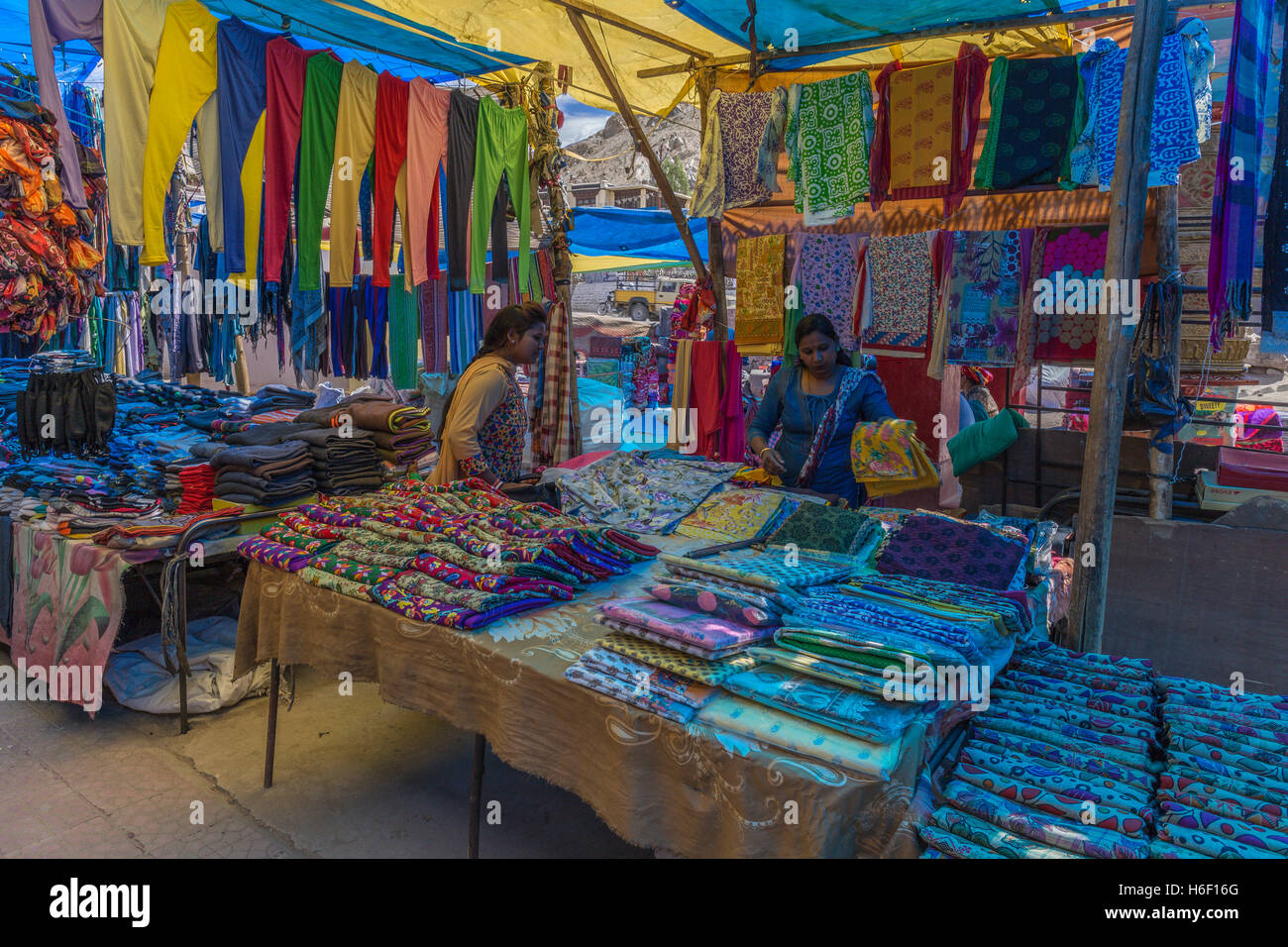 Clothes market near Leh Gate Stock Photo - Alamy