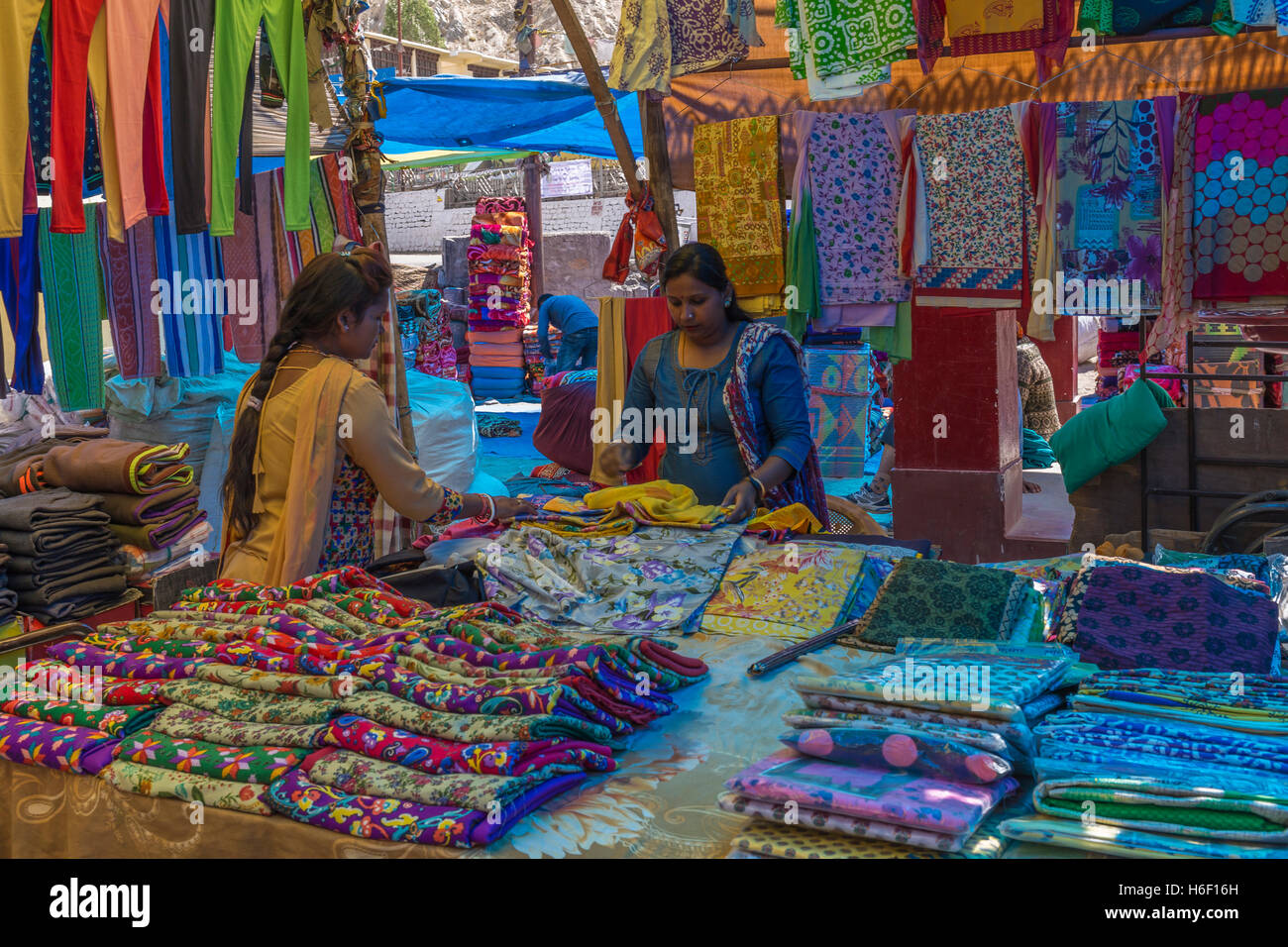 Leh ladakh market hi-res stock photography and images - Alamy