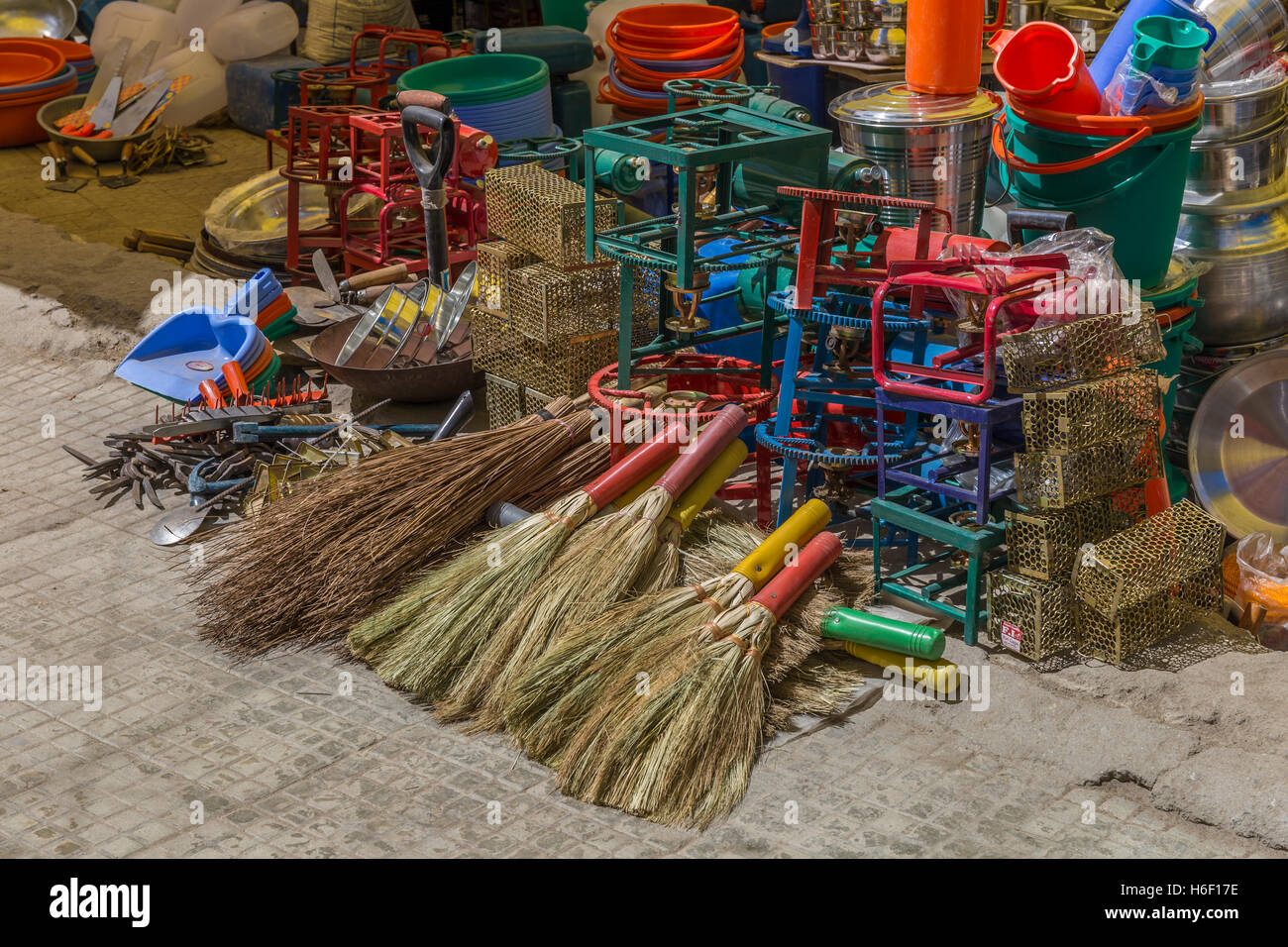 Hardware stall in Leh market Stock Photo - Alamy