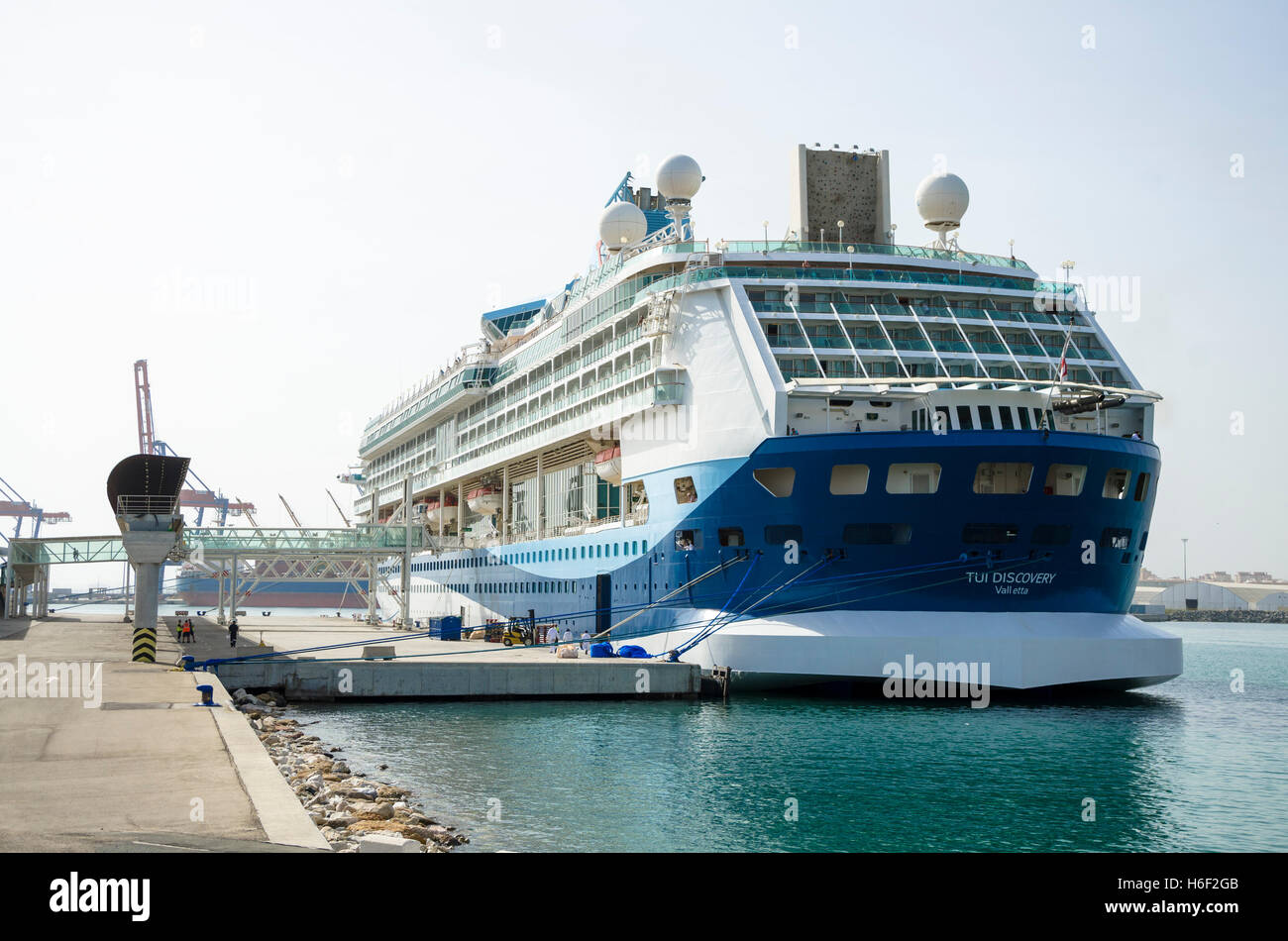 Tui discovery liner hi-res stock photography and images - Alamy