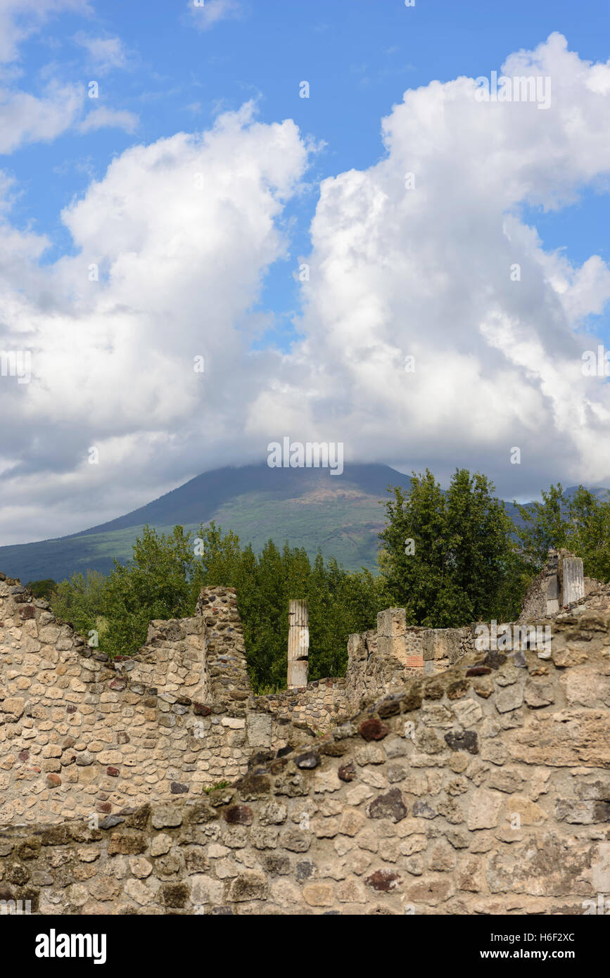 Mt. vesuvius and pompeii hi-res stock photography and images - Alamy