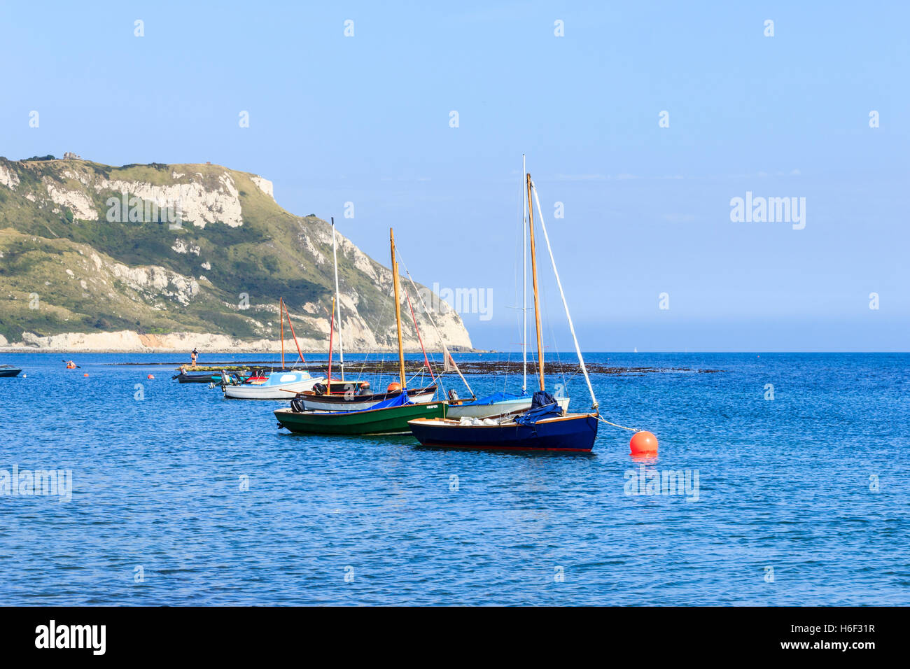 Sailing dinghy channel hi-res stock photography and images - Alamy