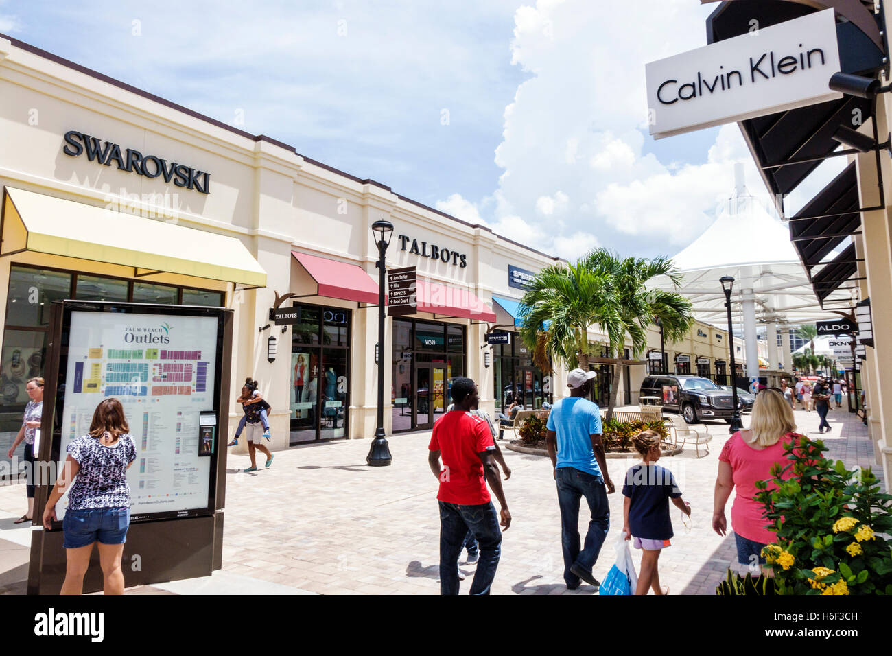 Open air mall hi-res stock photography and images - Alamy