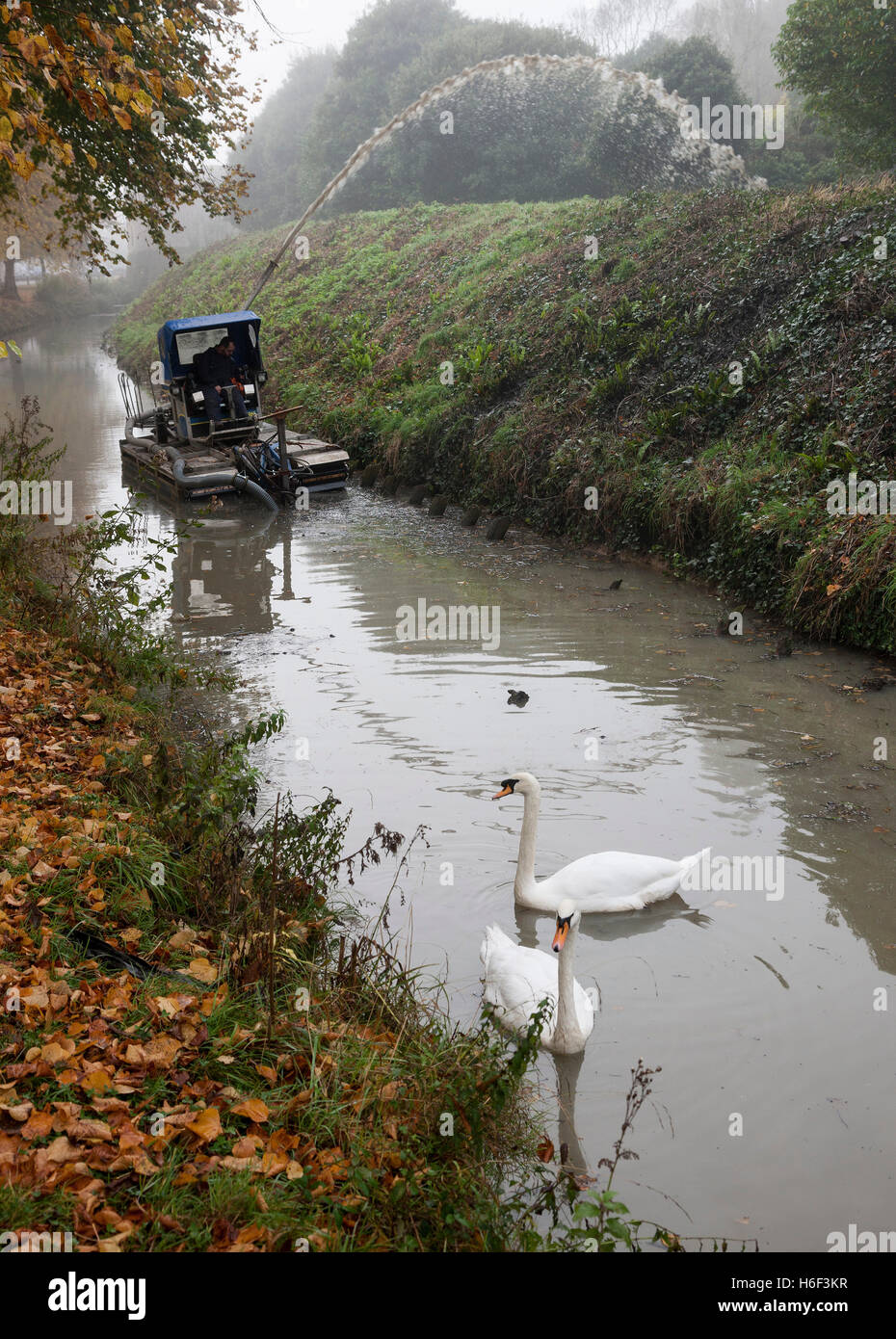 Dredging the river hi-res stock photography and images - Alamy