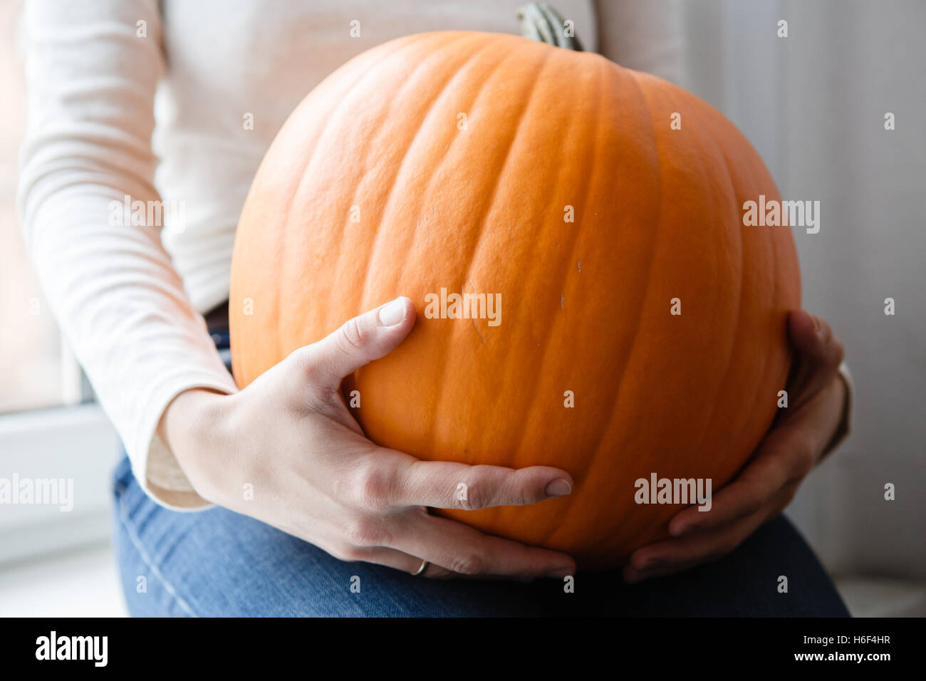 Hold holding woman hi-res stock photography and images - Alamy