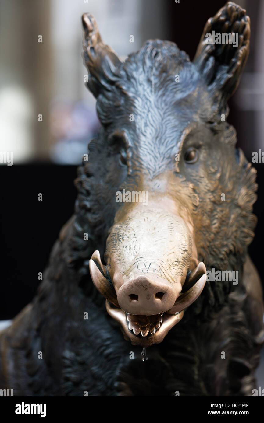 Fountain of pigs hi-res stock photography and images - Alamy