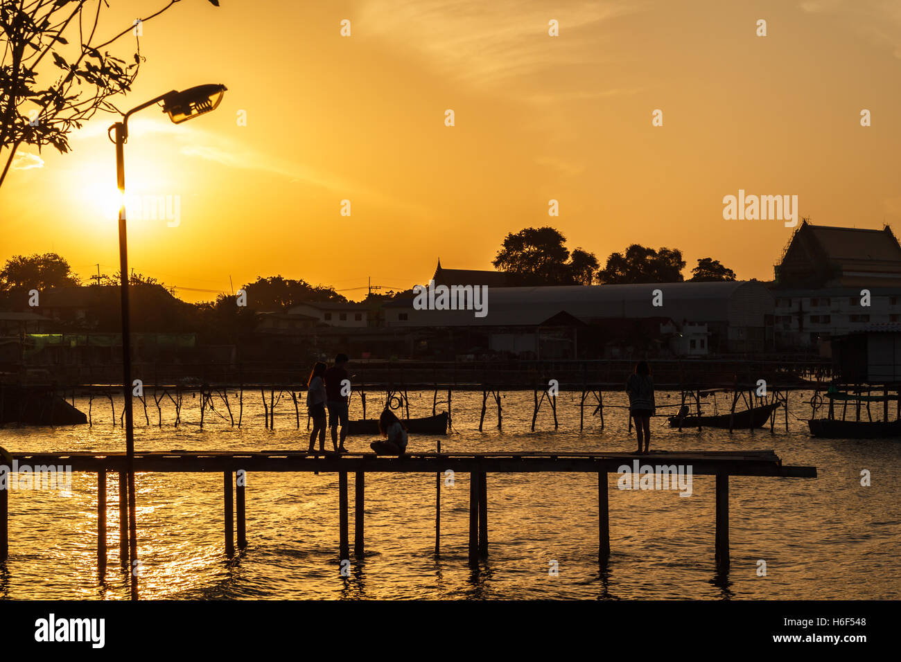 Yellow sky hi-res stock photography and images - Alamy