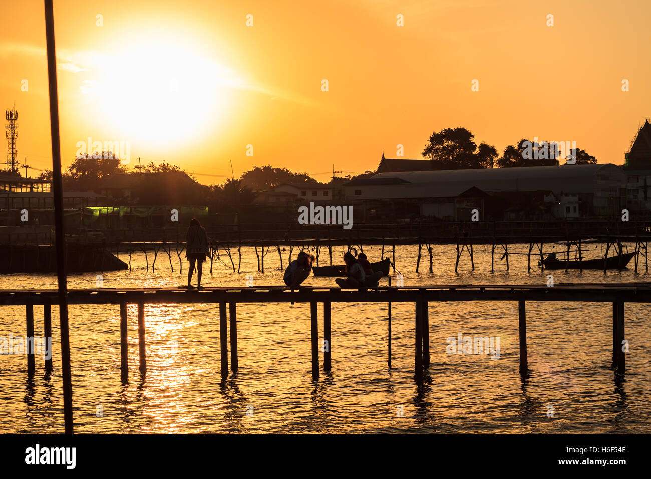 Yellow sky hi-res stock photography and images - Alamy