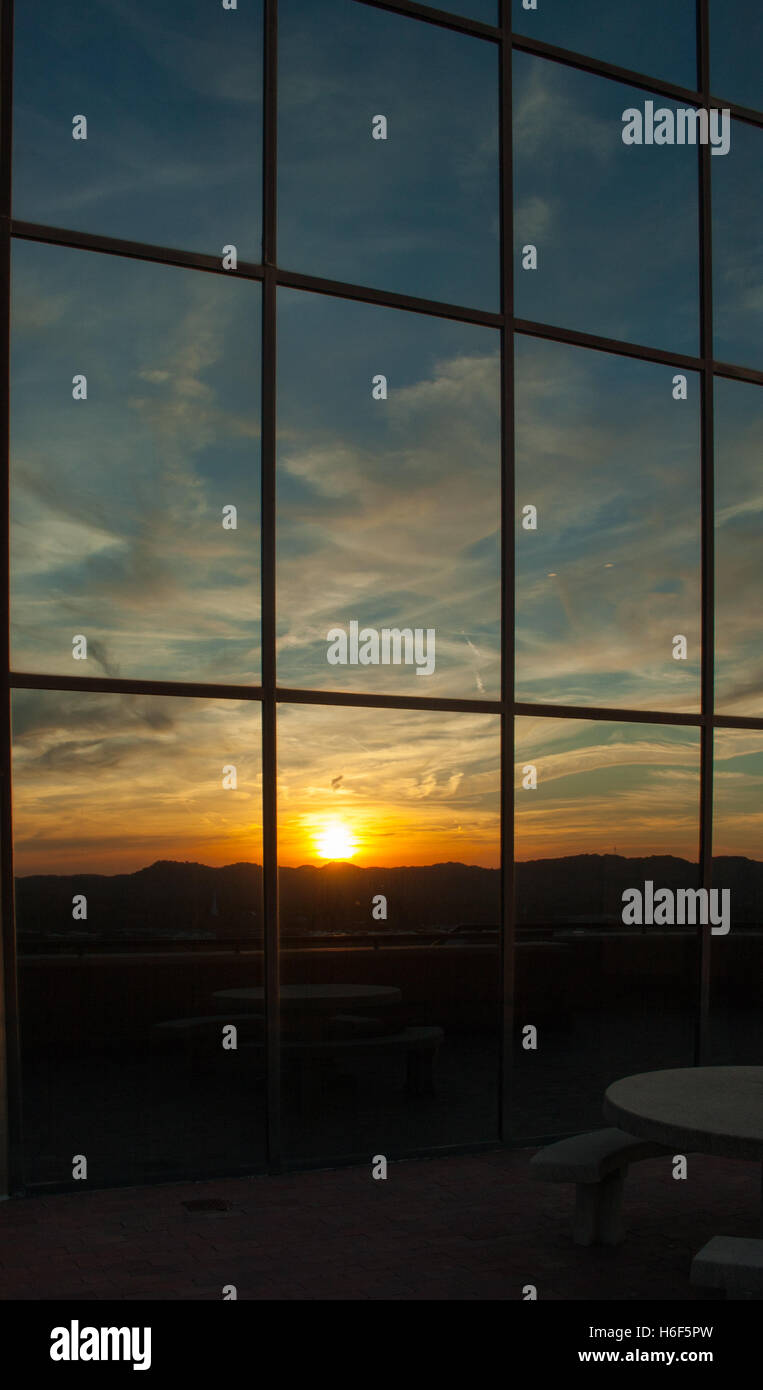 Sunset reflect glass building hi-res stock photography and images - Alamy