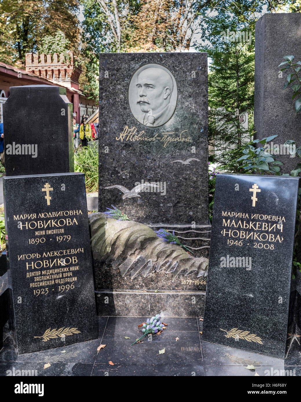 Novodevichy cemetery hi-res stock photography and images - Alamy
