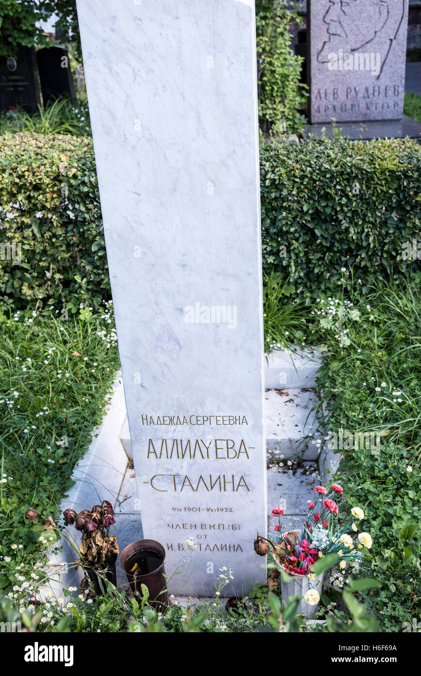 Novodevichy cemetery hi-res stock photography and images - Alamy
