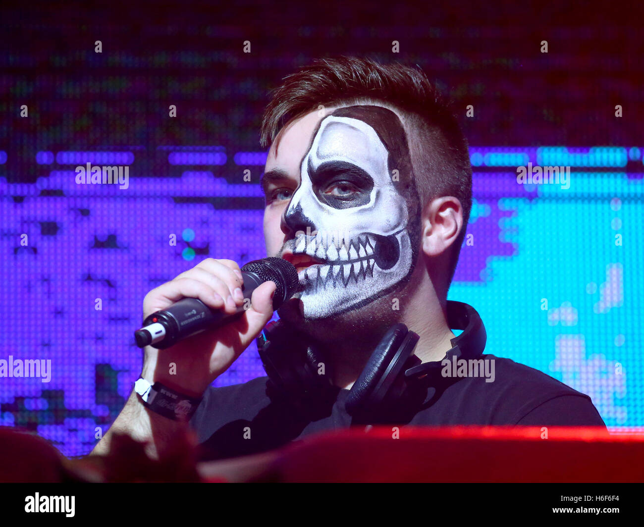 Coco cole and vodafone future breaker culture code capitals monster hi ...