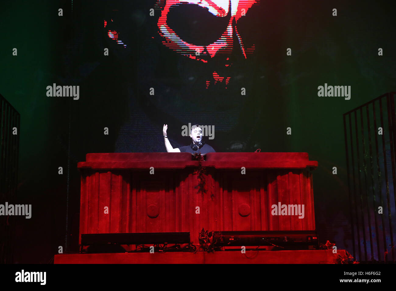 Coco Cole And Vodafone Future Breaker Culture Code Capitals Monster ...