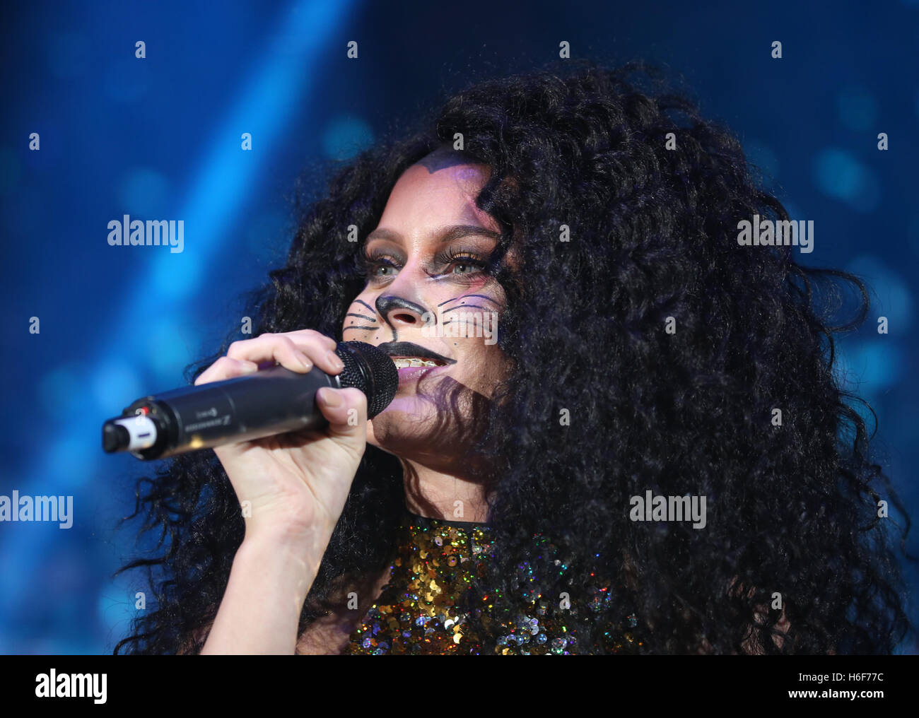 Zara larsson portrait hi-res stock photography and images - Alamy