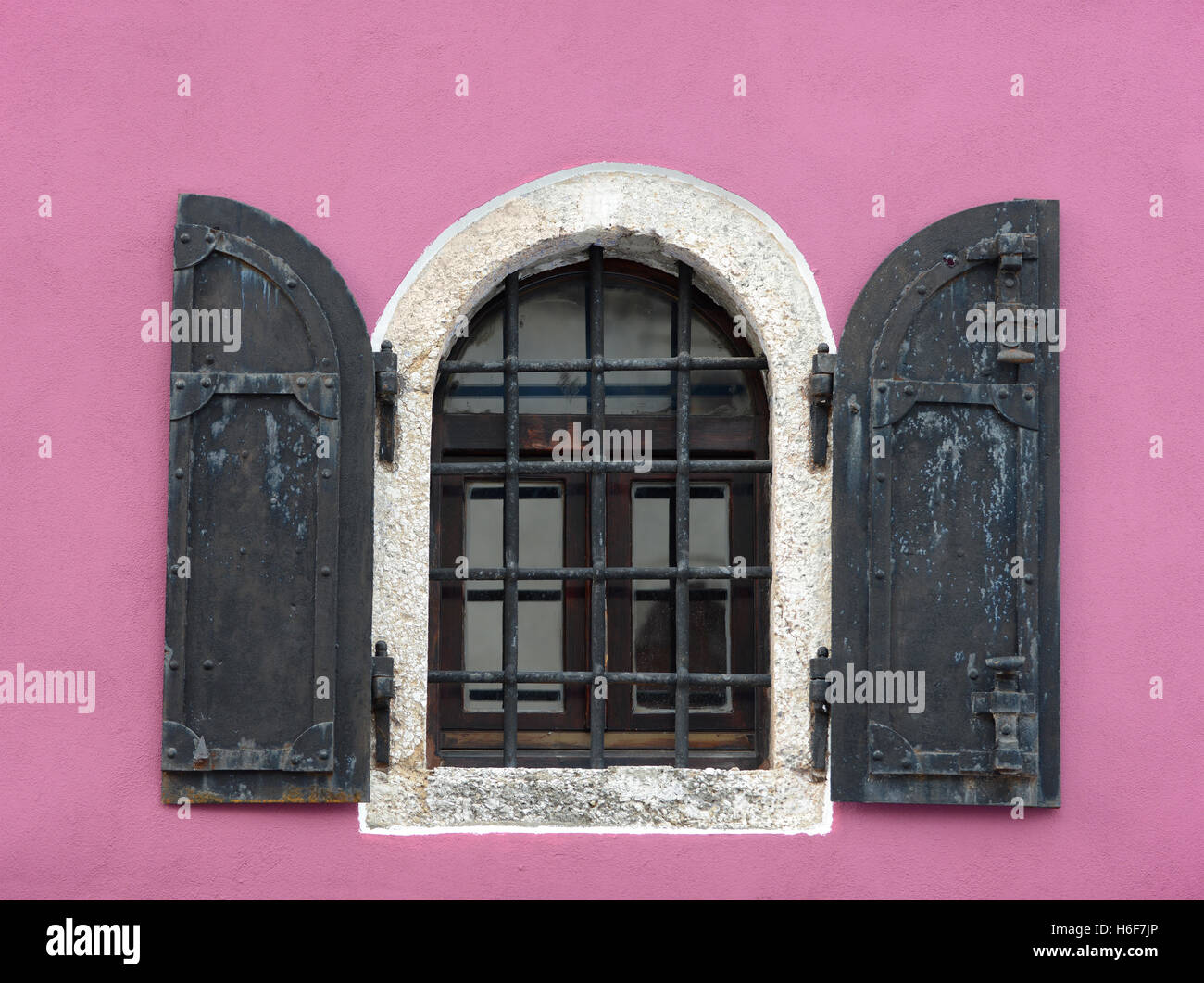 Lattice window hi-res stock photography and images - Alamy