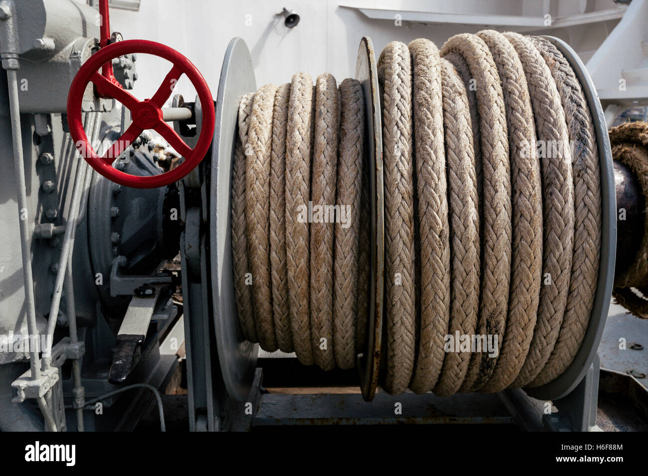 Wheel rope hi-res stock photography and images - Alamy
