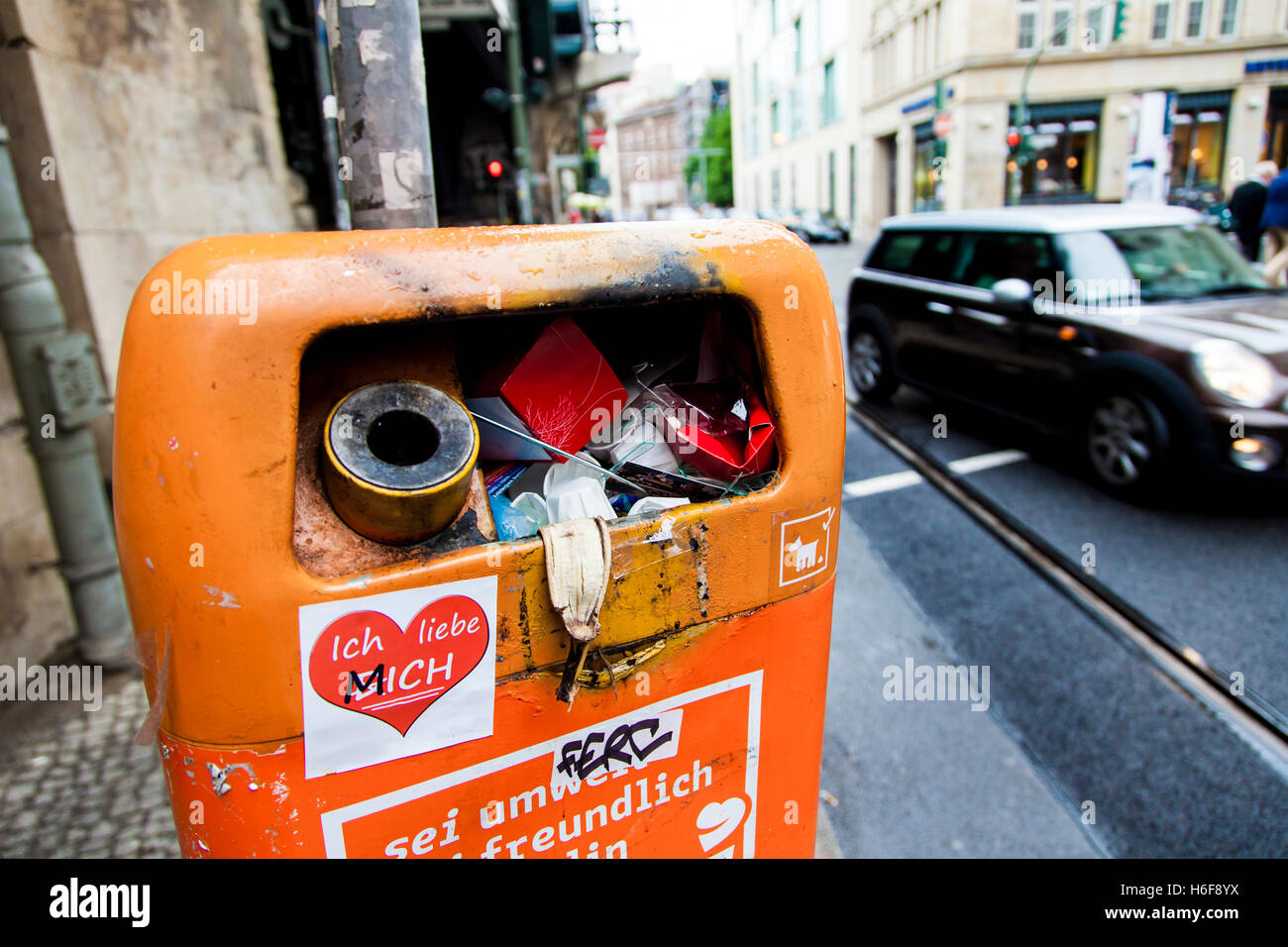 Urban rubbish bin Stock Photo - Alamy