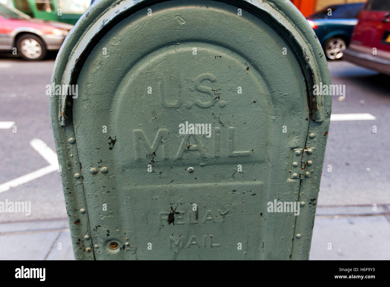 Green U.S. Mail mailbox in a Manhattan street Stock Photo - Alamy