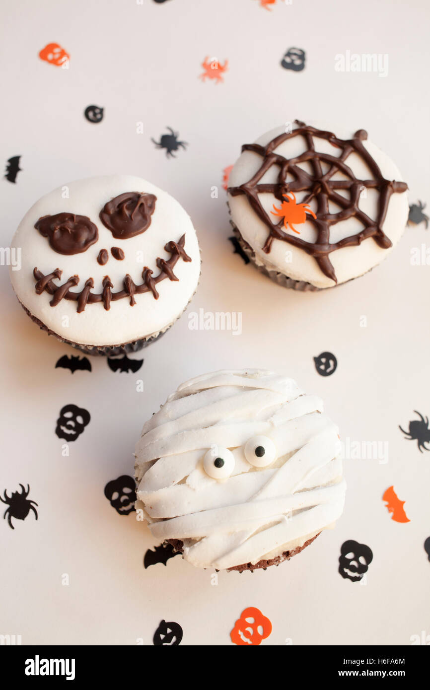Halloween spooky muffin cupcakes Stock Photo - Alamy
