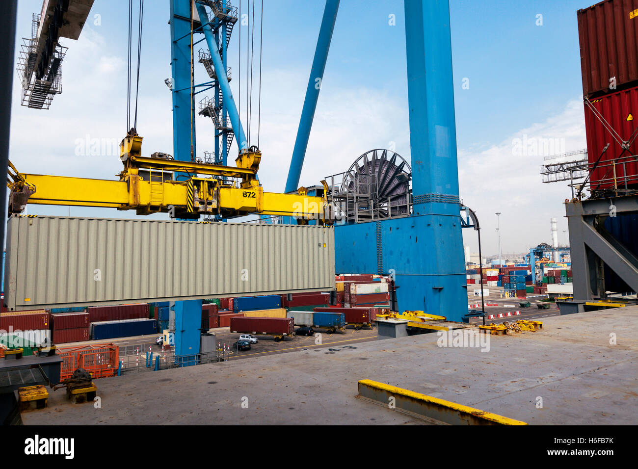Container being loaded onto truck hi-res stock photography and images ...