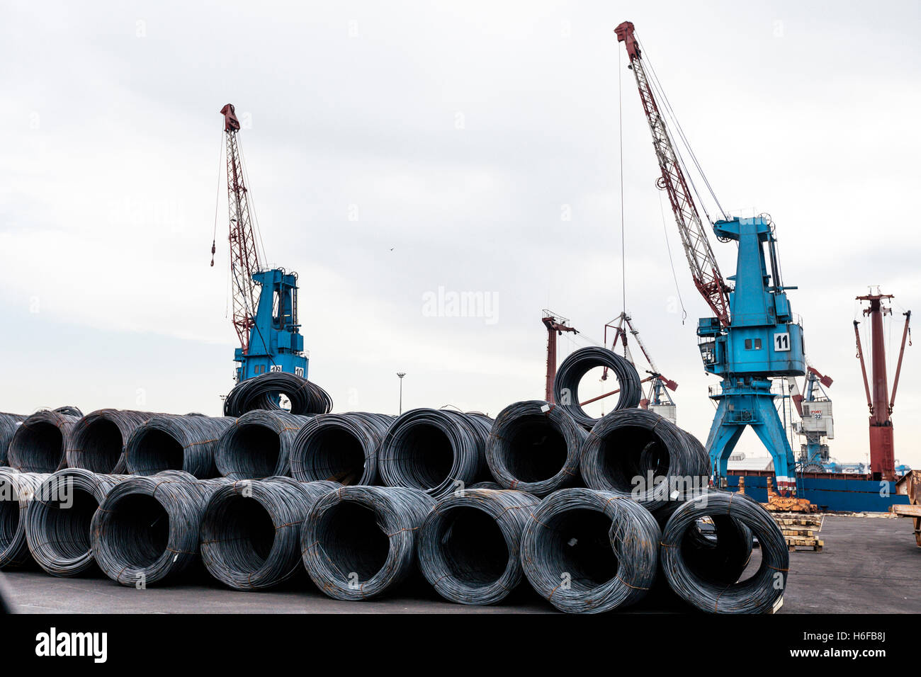 Commercial port hi-res stock photography and images - Alamy