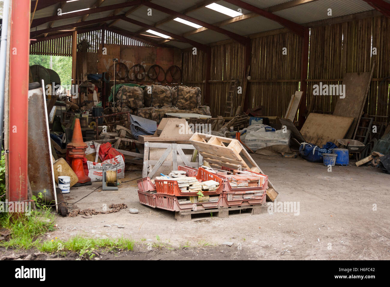 Materials at builders yard hi-res stock photography and images - Alamy