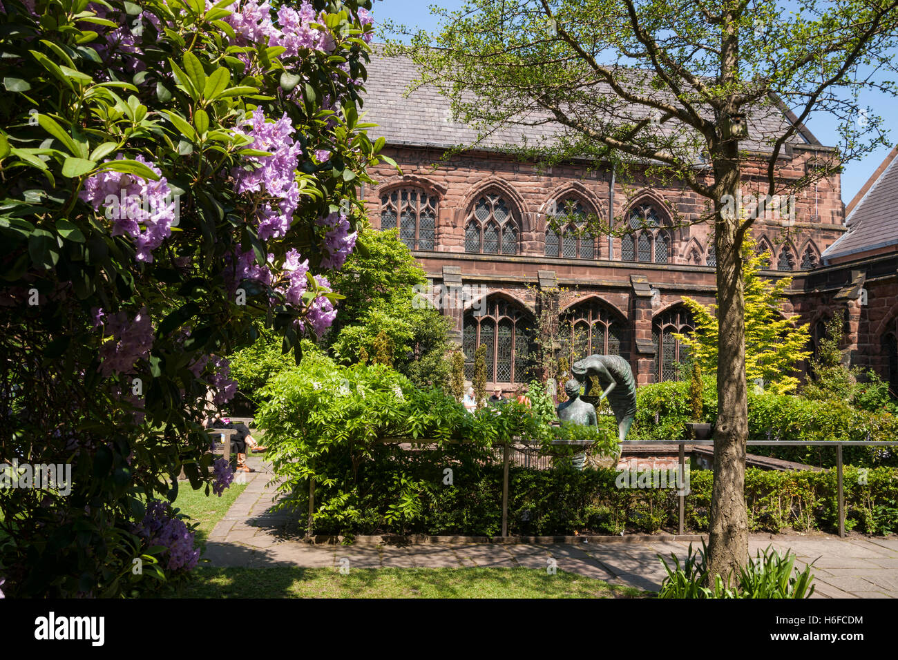 Chester cathedral garden hi-res stock photography and images - Alamy