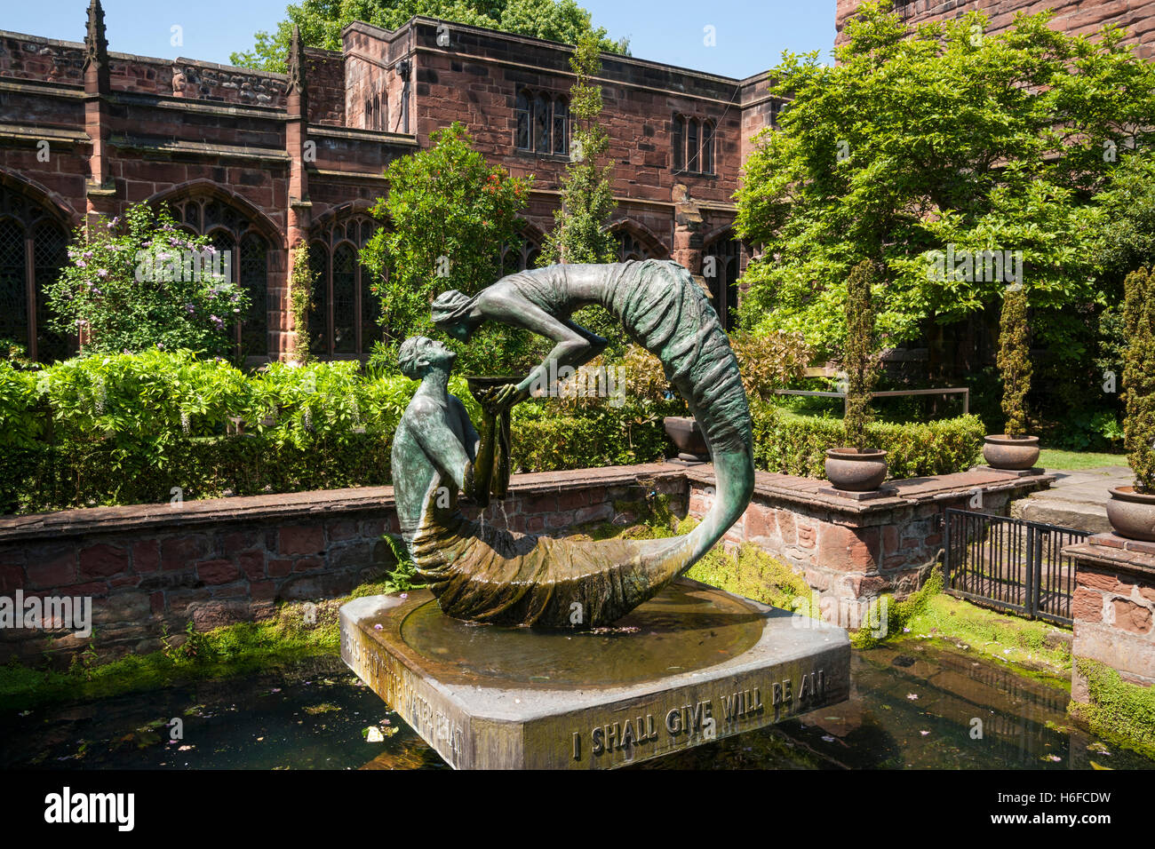 Chester city centre, courtyard, Cathedral, Cheshire, UK Stock Photo - Alamy