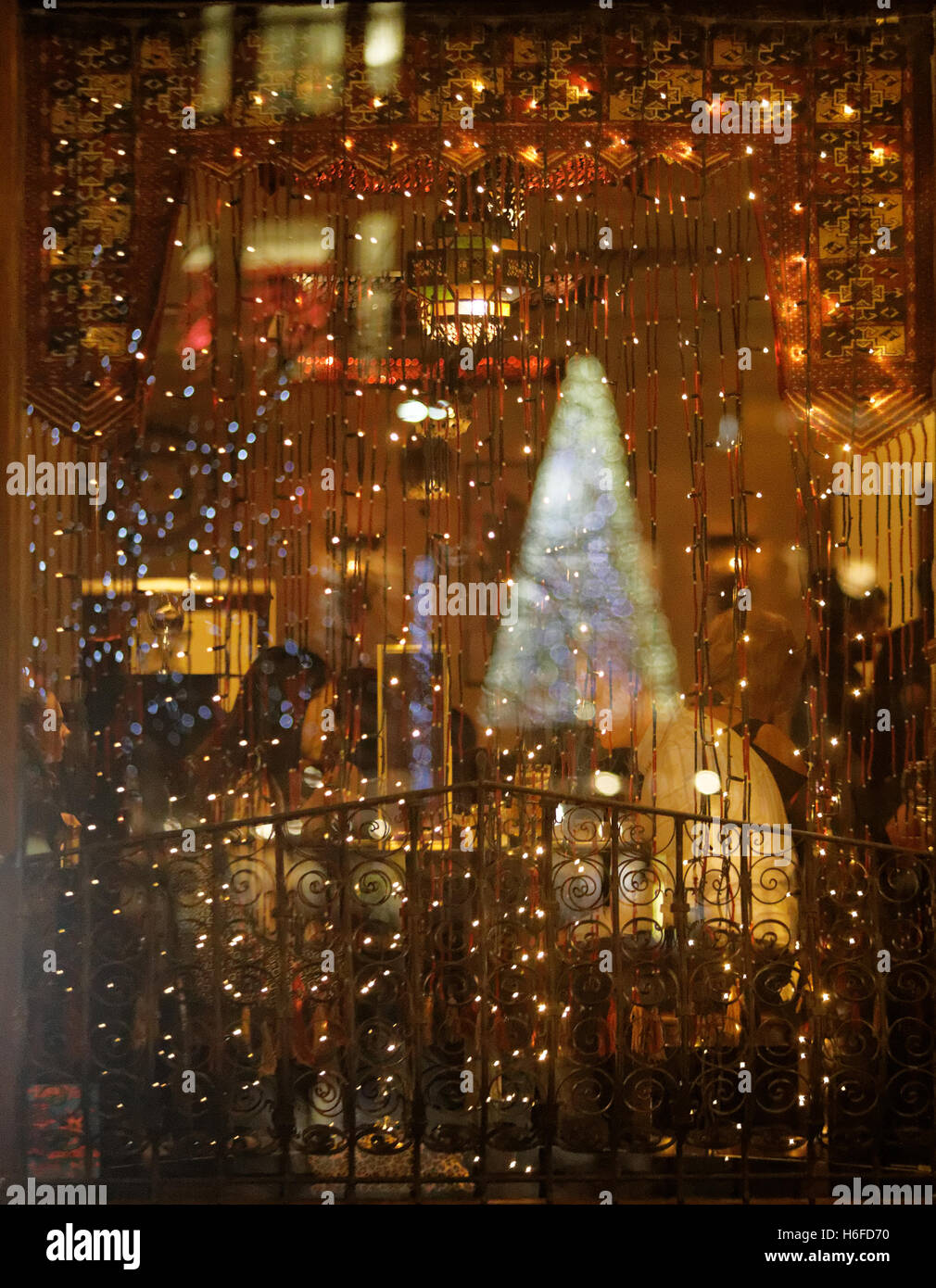 Scotland restaurant night window hi-res stock photography and images ...