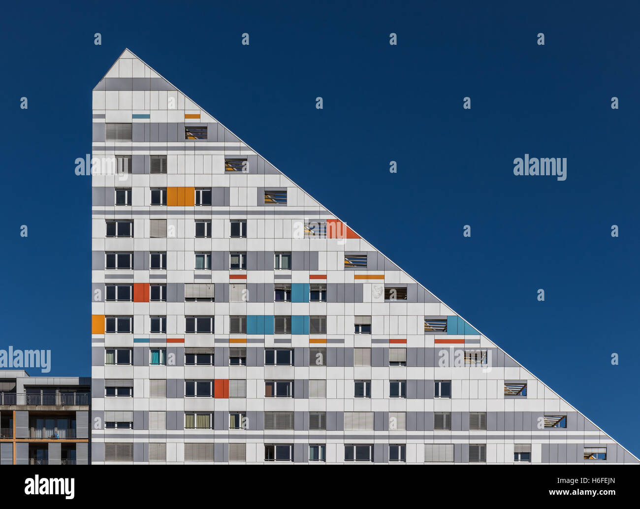 Modern architecture - the R5 residential building in Ljubljana ...