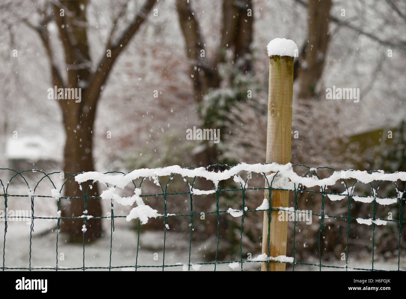 Snowy post hi-res stock photography and images - Alamy