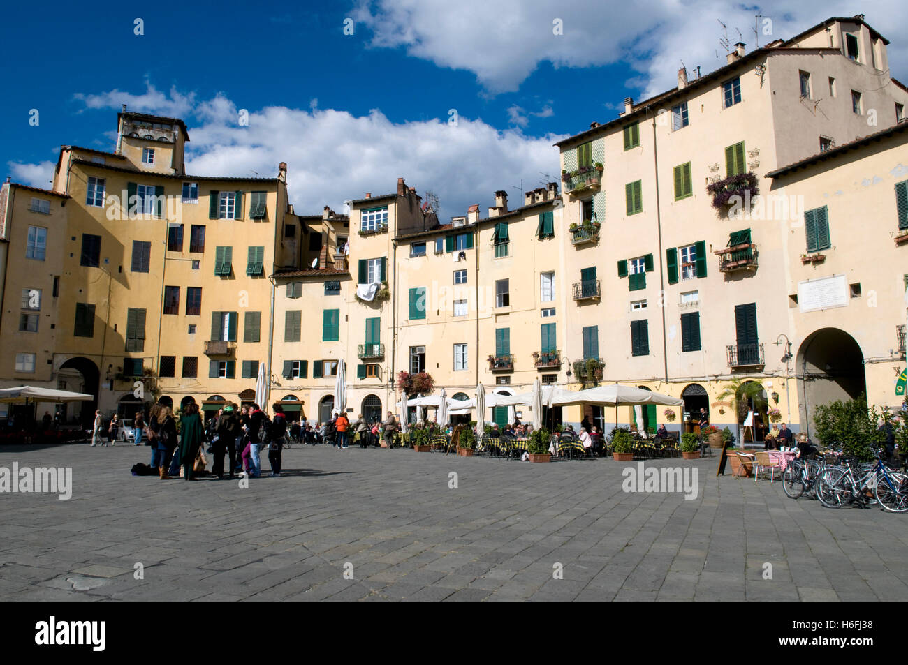 Piazza Anfiteatro square, Lucca, Tuscany, Italy, Europe Stock Photo - Alamy